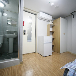 Goshipages - Accommodation at ELLIN HOUSE